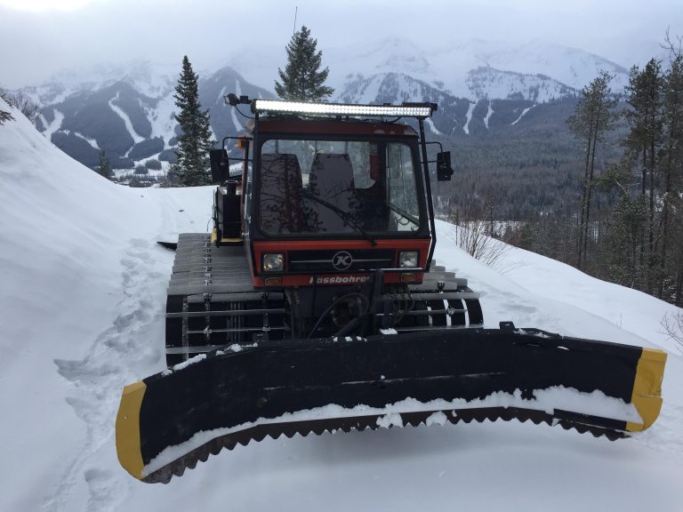 Snow Cat Grooming Montane - Fernietrails.com