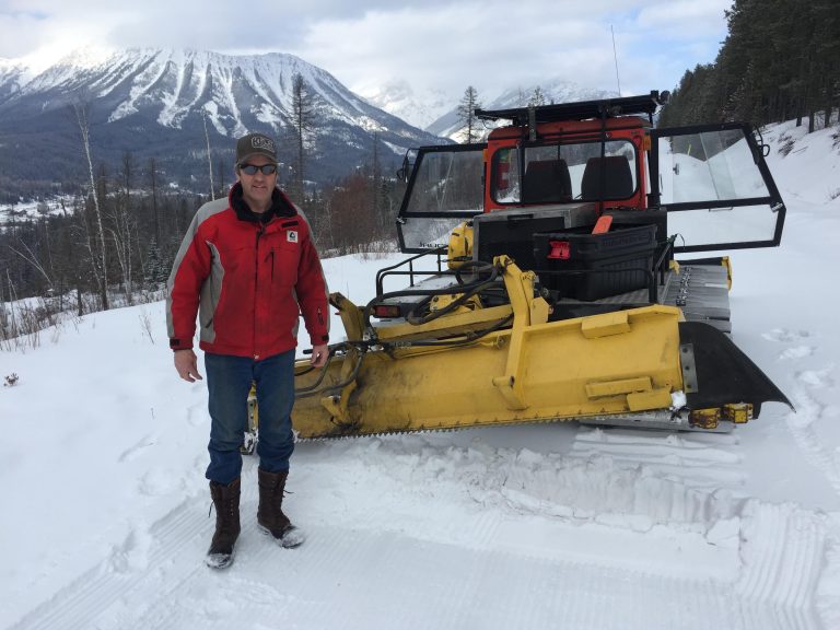 Snow Cat Grooming Montane - Fernietrails.com